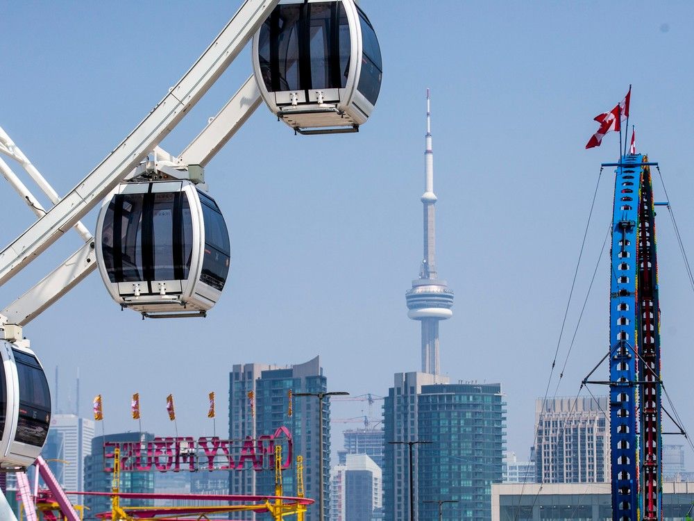 Man in Toronto taken to hospital after being injured on CNE ride ...