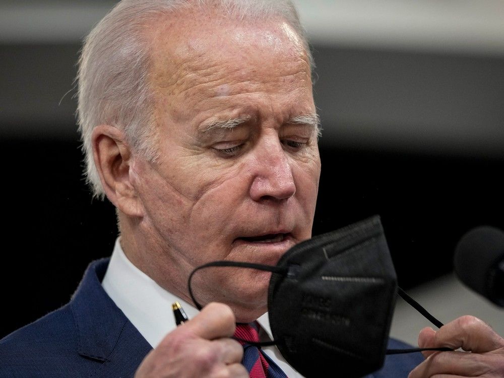 Biden wears mask but ditches it when honouring an 81-year-old veteran ...