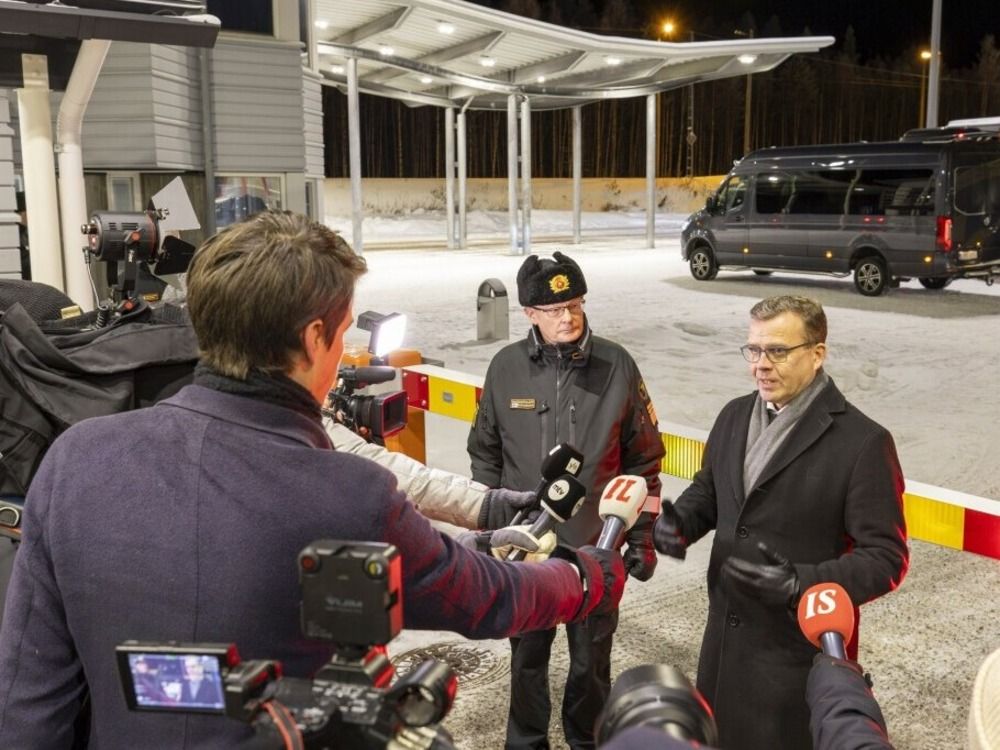 Finland erects barriers at border with Russia to control influx of ...
