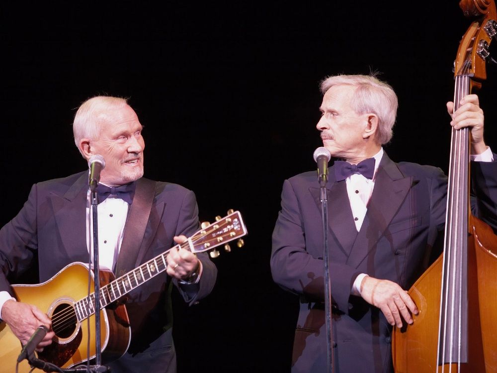 Comedian Tom Smothers, of groundbreaking Smothers Brothers, dead at 86 ...