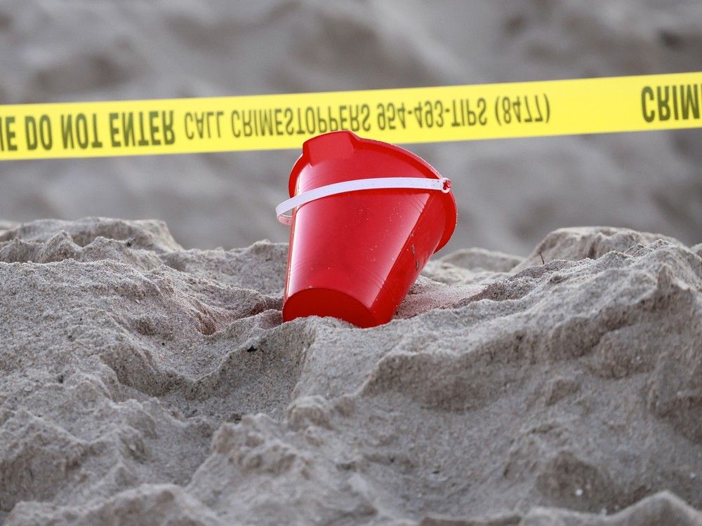 Girl, 7, dies when a hole she dug in sand collapses on Florida beach ...