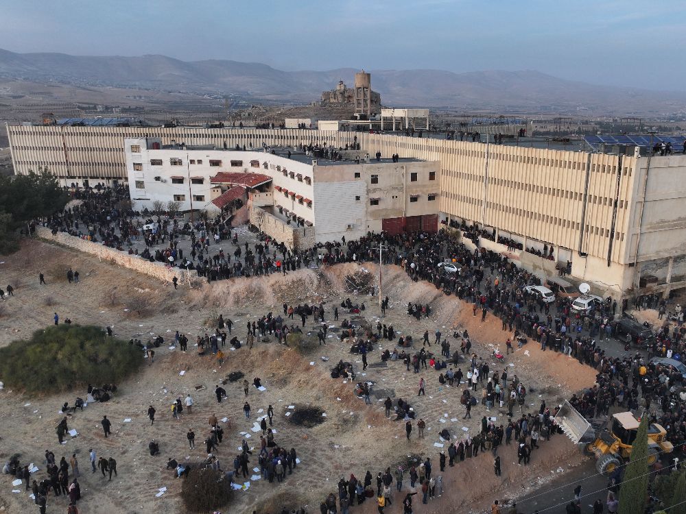 Thousands scour Syrian prison for signs of their loved ones | National Post