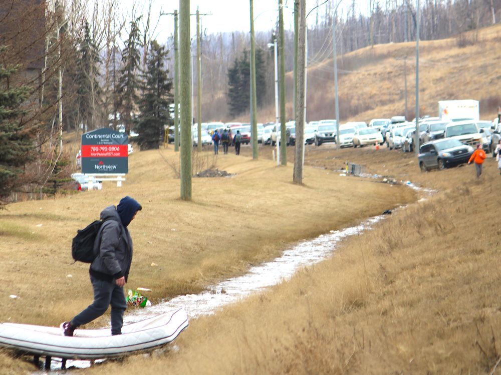 Fort McMurray floods force 15,000 to flee; Premier Kenney pledges more ...