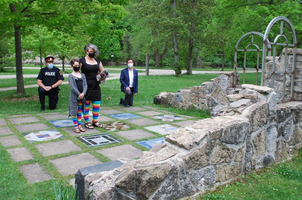 Owen Sound mayor, police chief take a knee in response to death of ...