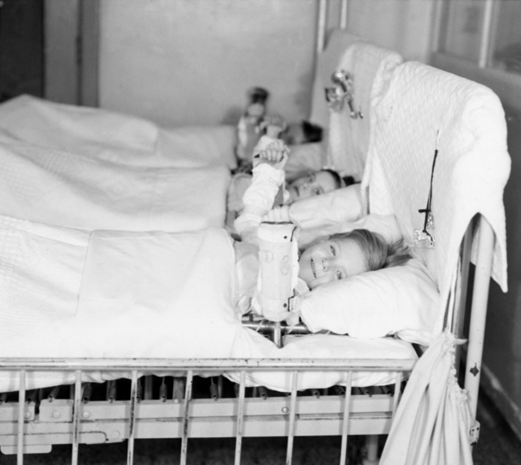 Survivors who missed out on polio vaccine hope for breakthrough against ...