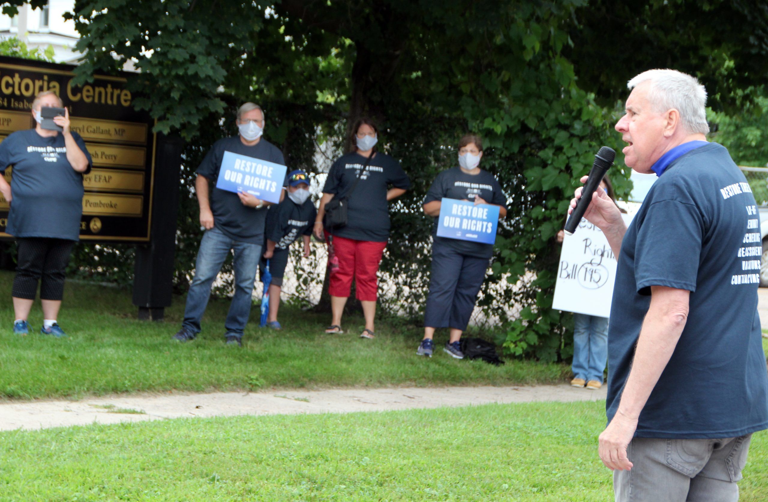 Health-care workers want government to restore their rights, rally held ...