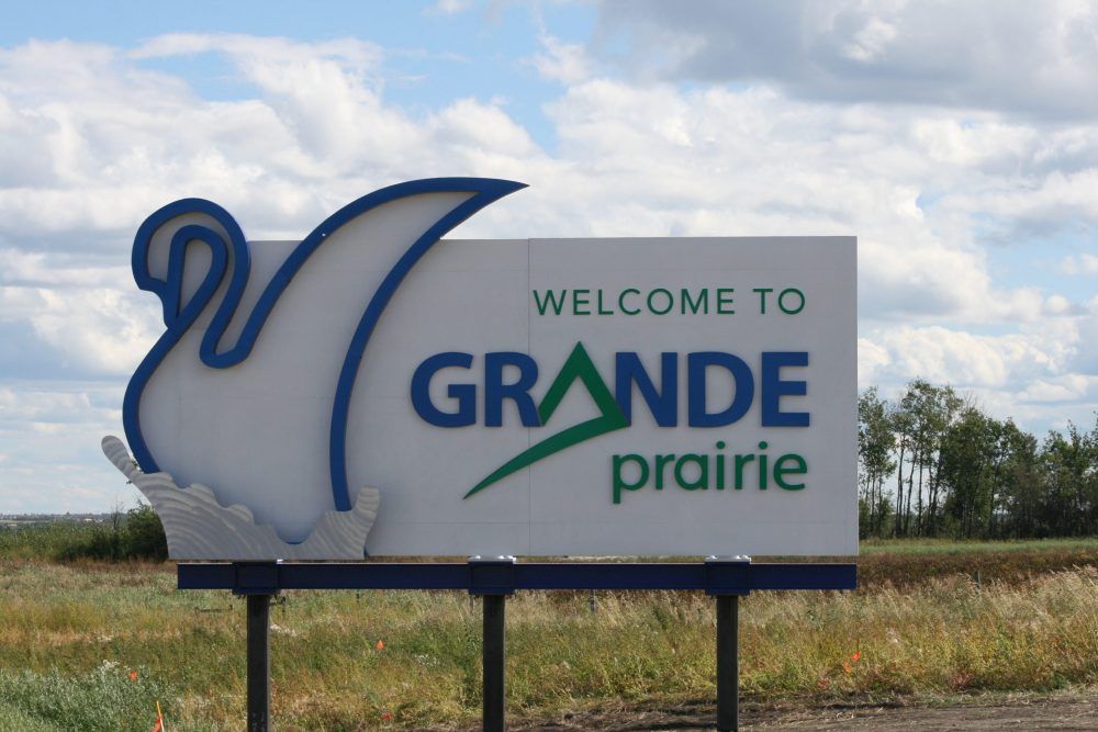 City unveils new entrance features on north and west sides of Grande ...