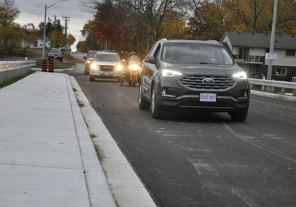 Drivers line up for right to be first over Henry Street bridge ...