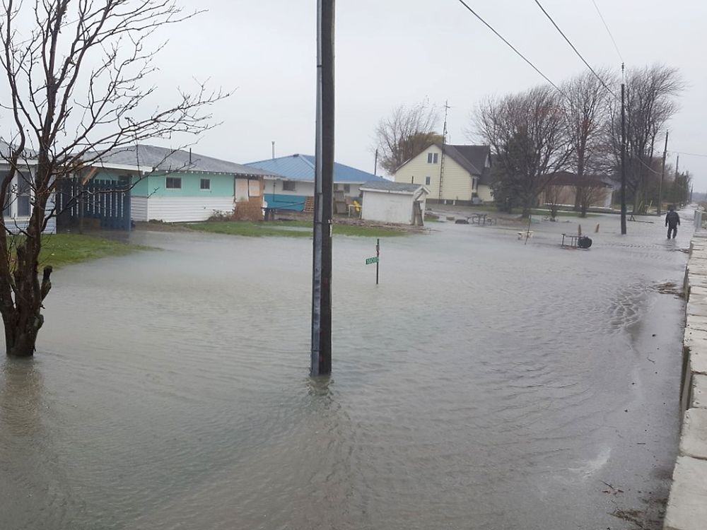 Flood warning issued for Erie Shore Drive near Erieau | Chatham Daily News