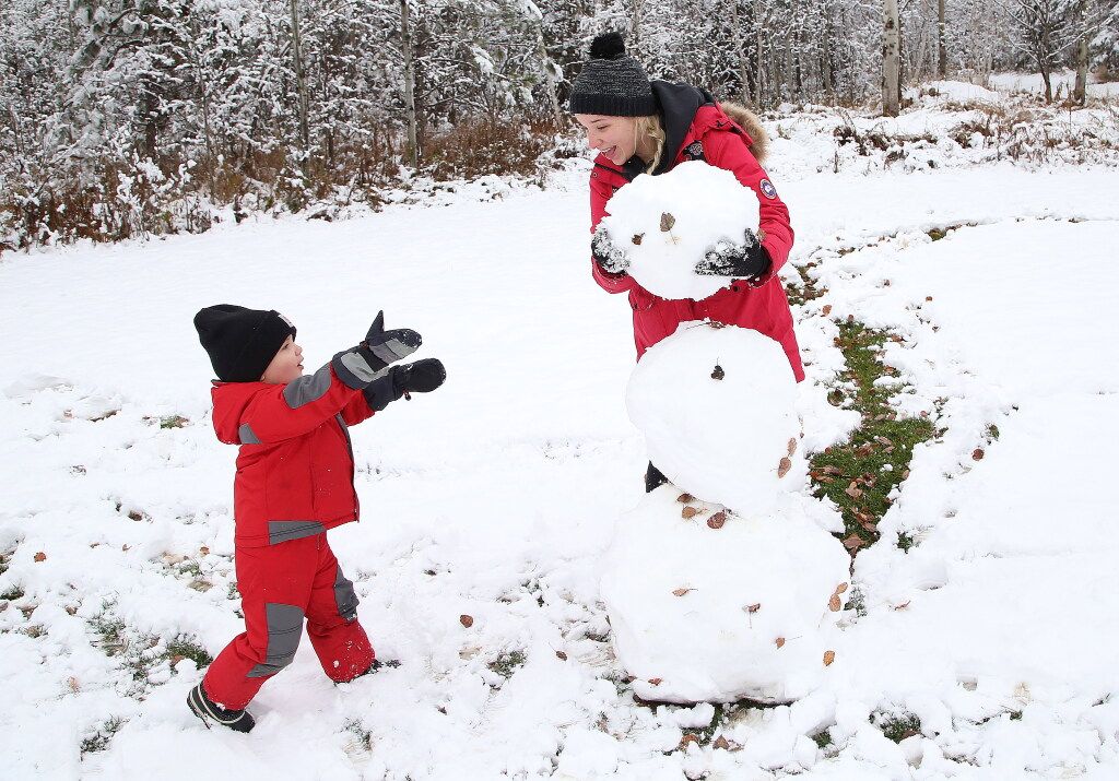 How Canadians can safely socialize outdoors in the COVID cold | Sudbury ...