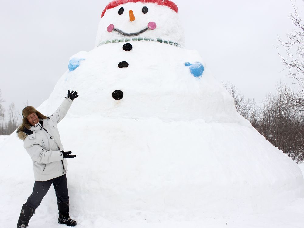 Colossal snowman a huge attraction | The Daily Press