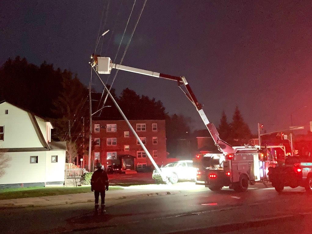 Driver charged after striking hydro pole | Sudbury Star