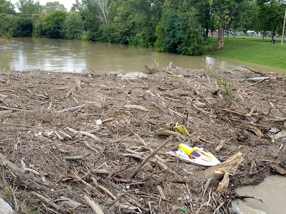 Debris clean-up follows Thames River’s peak at Chatham | Ontario Farmer