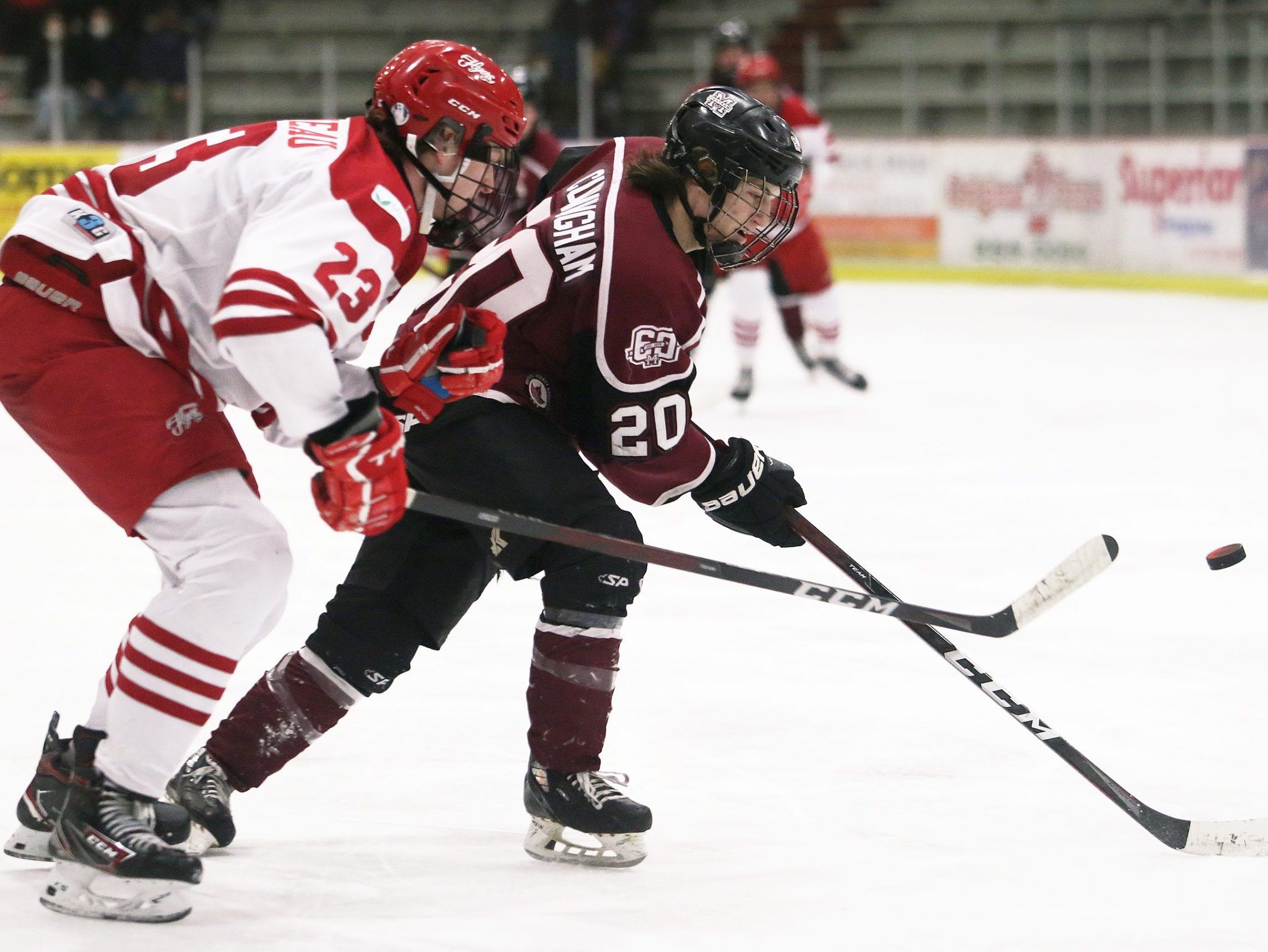 First-place Flyers foil Maroons' comeback attempt | Chatham Daily News