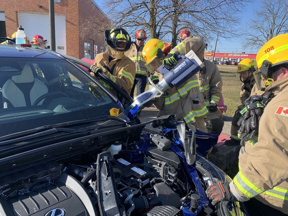 Firefighters update auto extrication skills | Brantford Expositor