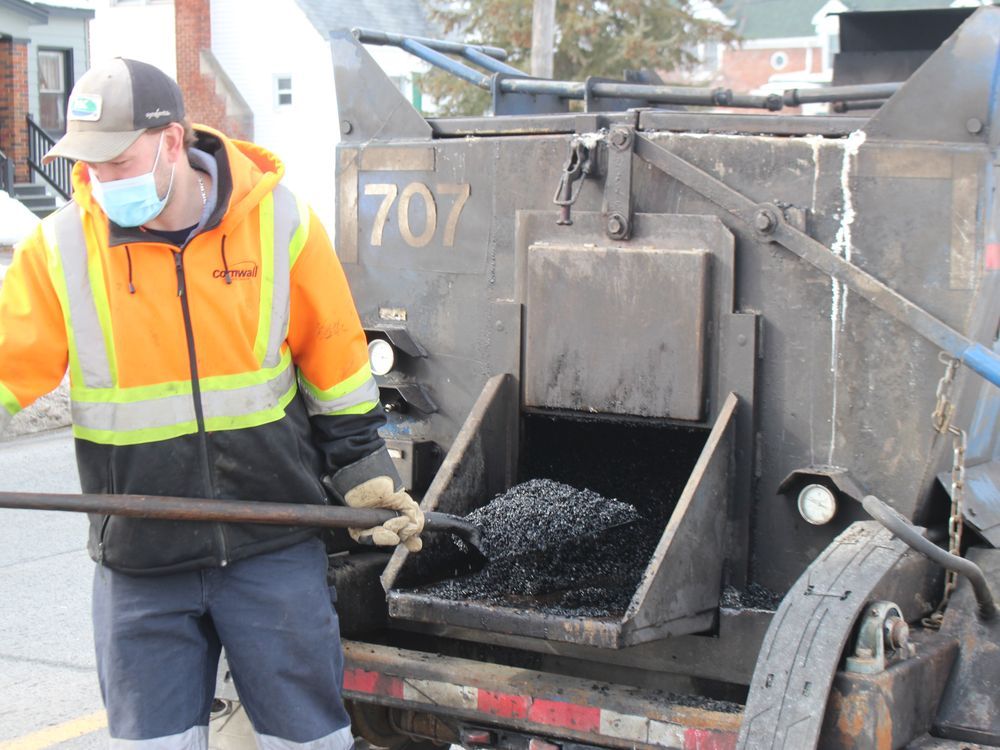 Cornwall 'hot box' put to test during bad late-winter for potholes ...