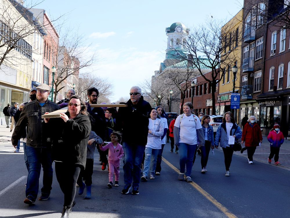 Brockville takes up the Cross | Brockville Recorder & Times