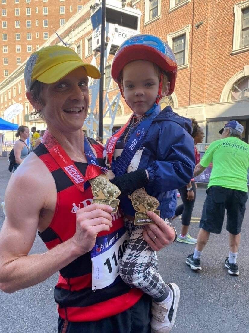 Chippewa graduate wins Buffalo marathon pushing two-year-old son in ...