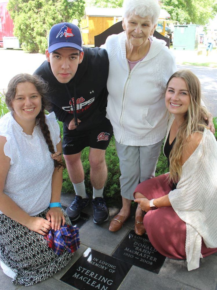 Maxville Memorial garden ceremony remembers highland games directors ...