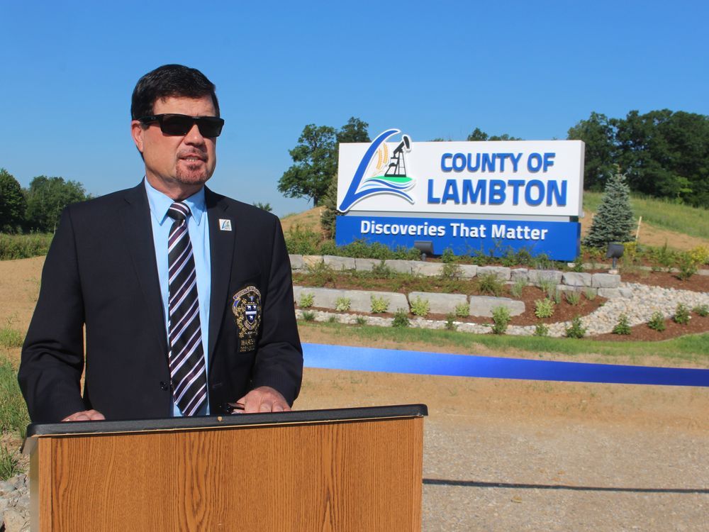 Lambton County officials celebrate 'gateway' sign on Highway 402 | The ...
