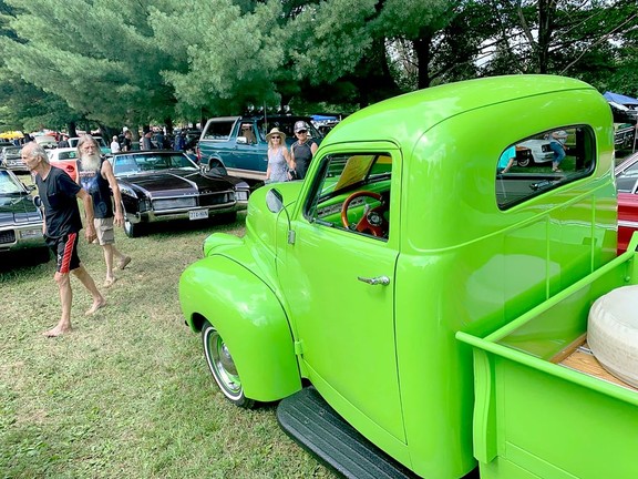 Enormous crowds pour into Bothwell for car show | Chatham This Week