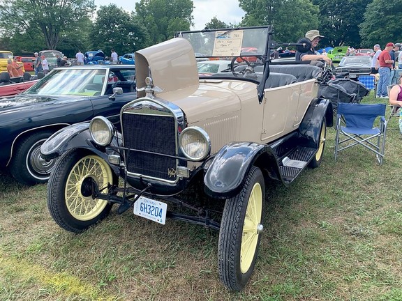 Enormous crowds pour into Bothwell for car show | Chatham This Week