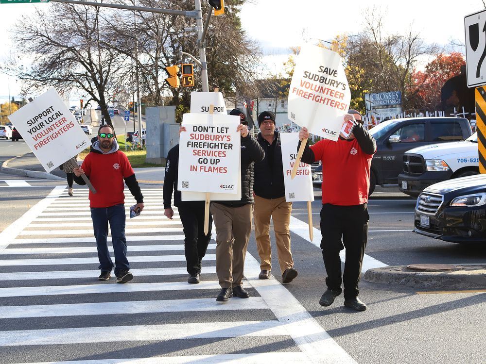 Greater Sudbury's disgruntled volunteer firefighters rally | Sudbury Star