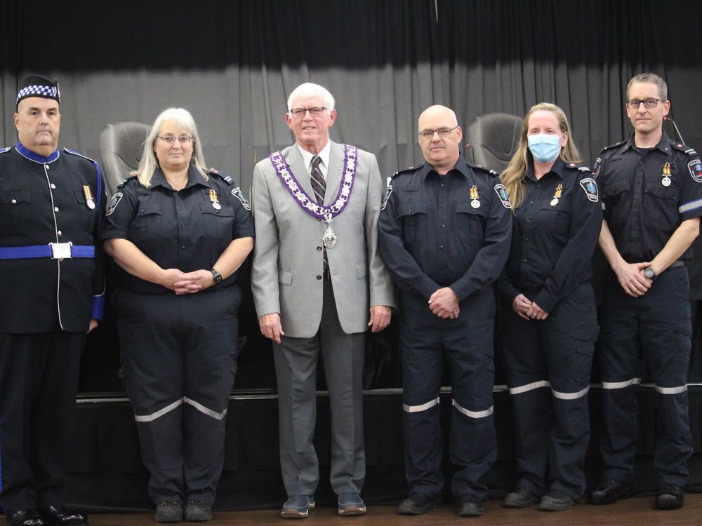 Paramedics receive medals at Cornwall council's final 2018-22 meeting ...