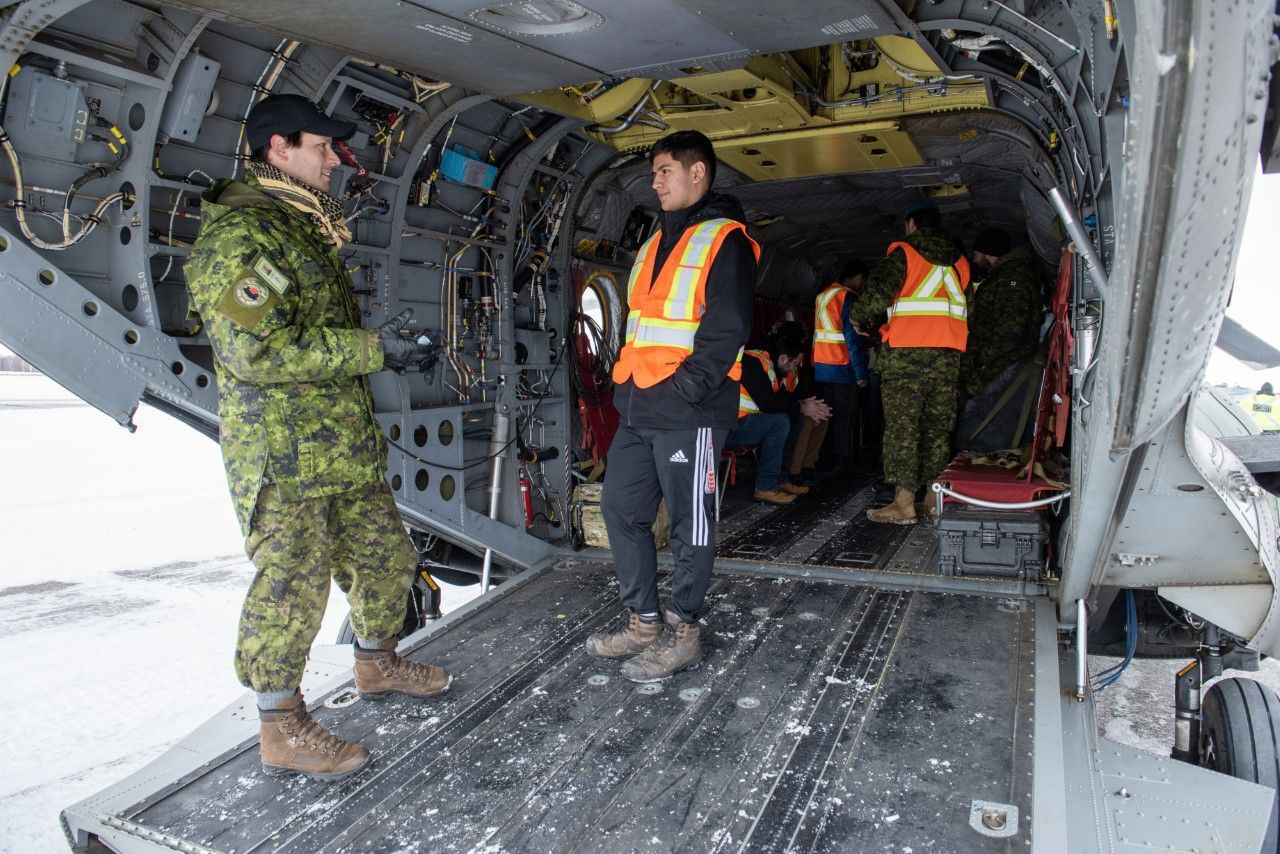 Canadore students receive up-close look at CF-18 fighter jet and CH-147 ...