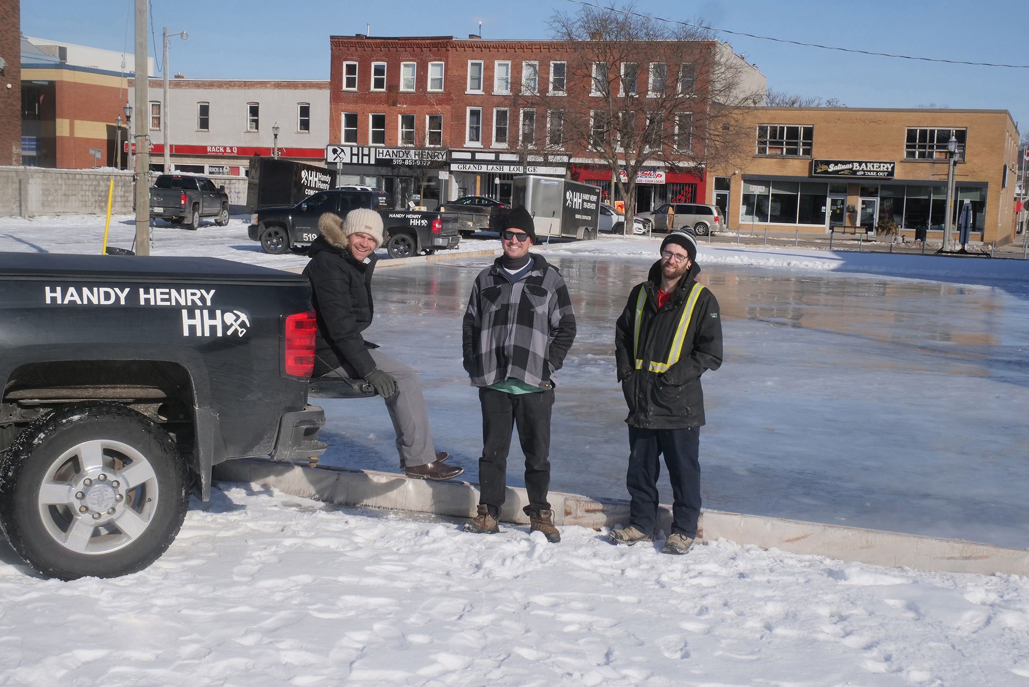 Contractor ‘pays it forward’ with outdoor ice rink | Simcoe Reformer