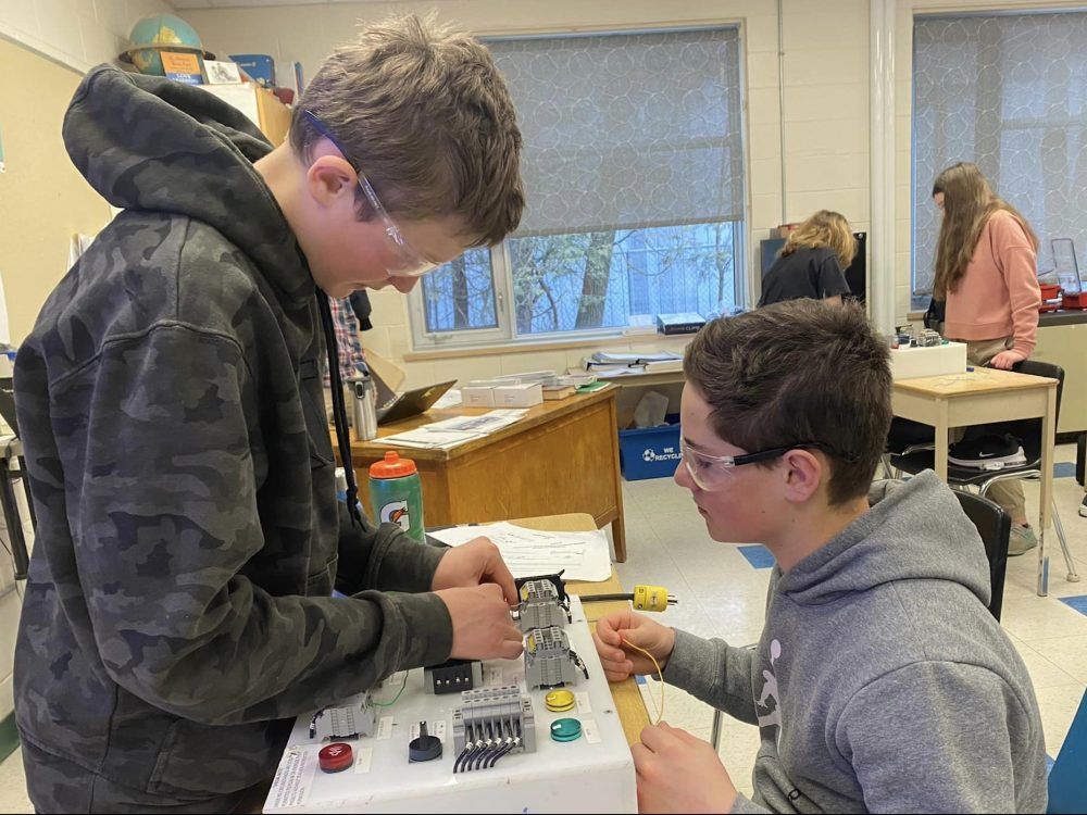 Huron-Perth Grade 8 students learn electrical skills through new ...