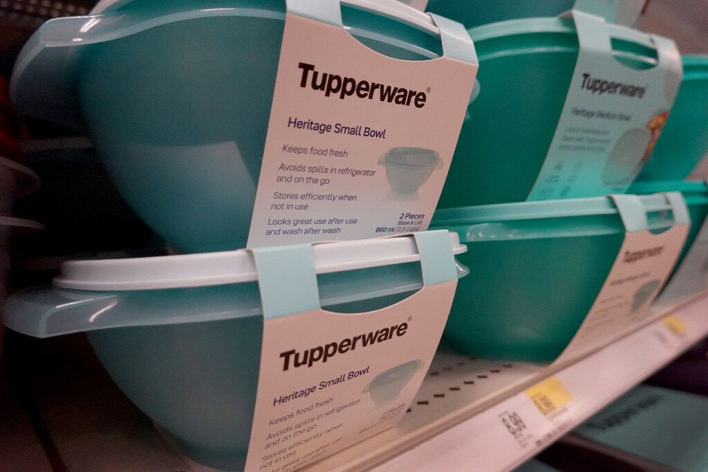 Tupperware in tight spot | Sault Star