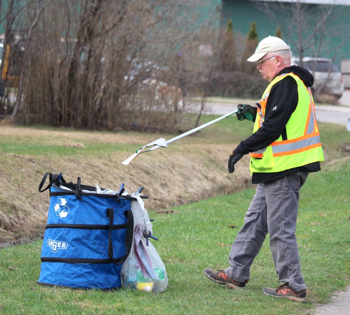 Senior Fights Trash On Sault Streets Daily Sault Star