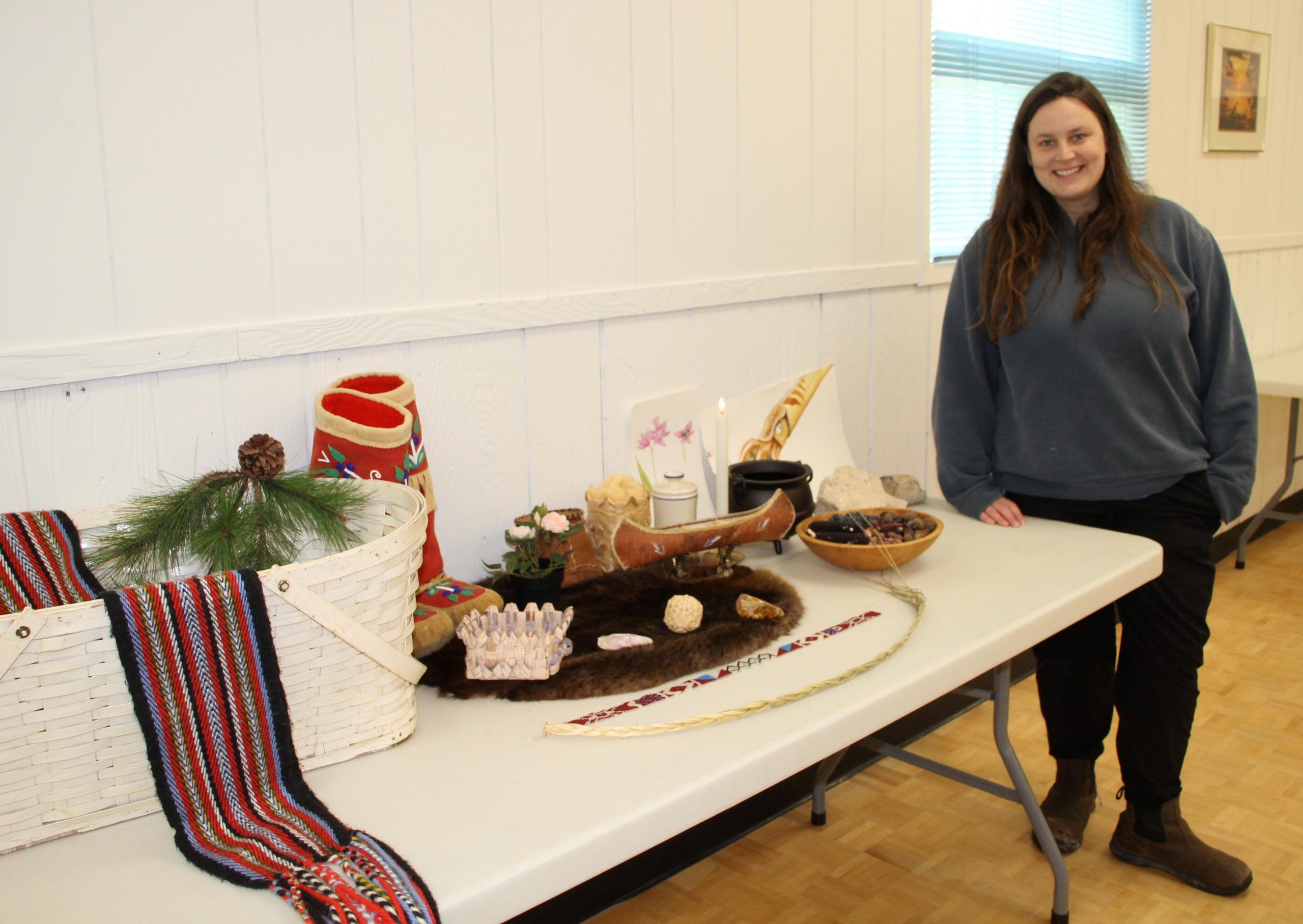 Fringe field naturalists learn about traditional Indigenous plant use ...
