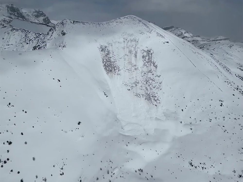 Avalanche warning: critical conditions causing destructive avalanches ...