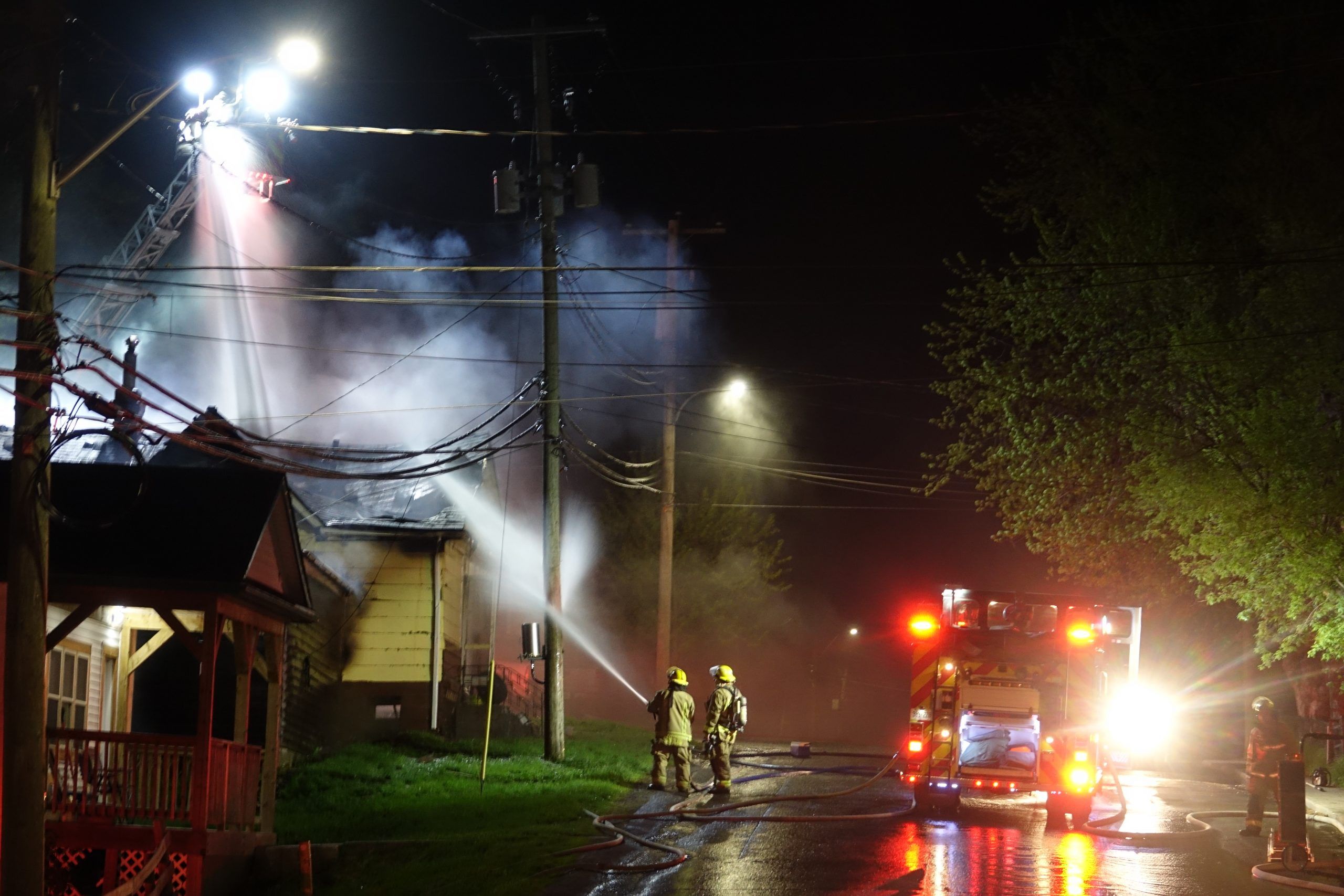 Late night fire destroys home on River Drive | Kenora Miner