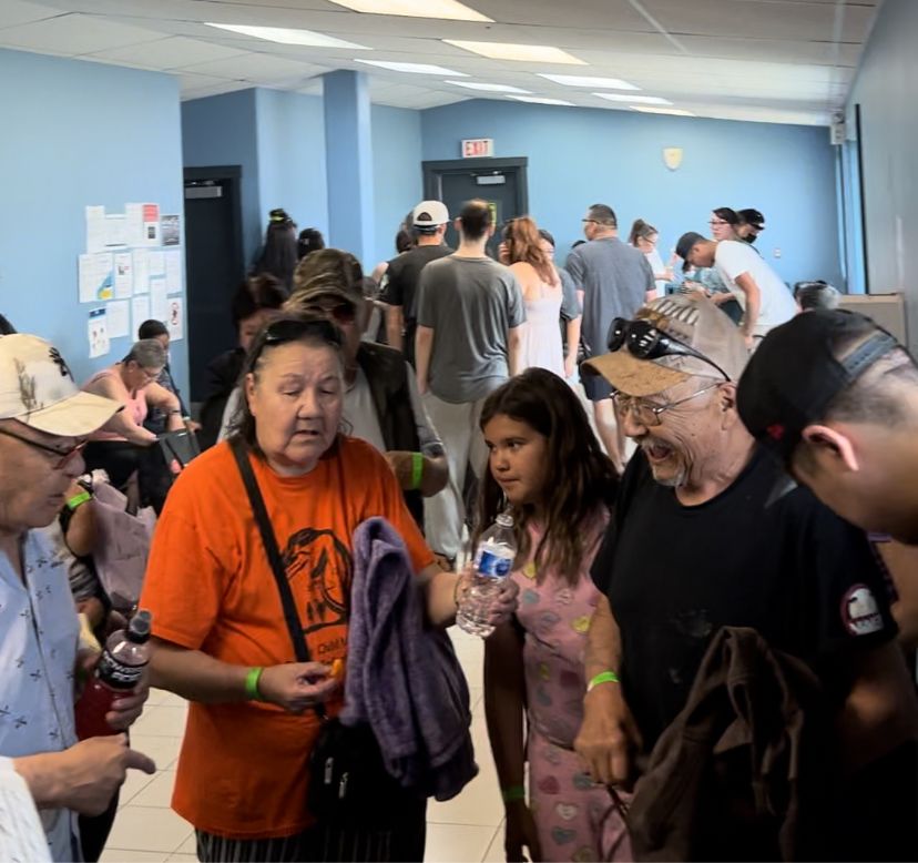 Fort Chipewyan evacuation mostly finished, volunteers rush to help ...