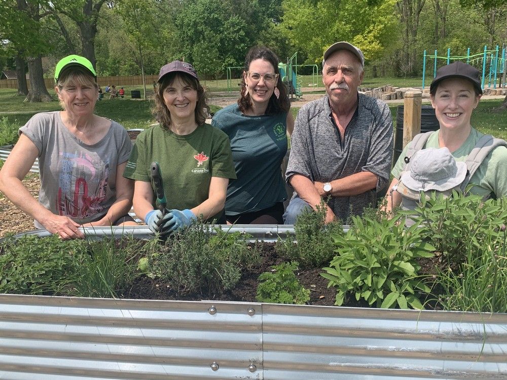Gardeners help feed community | Brantford Expositor