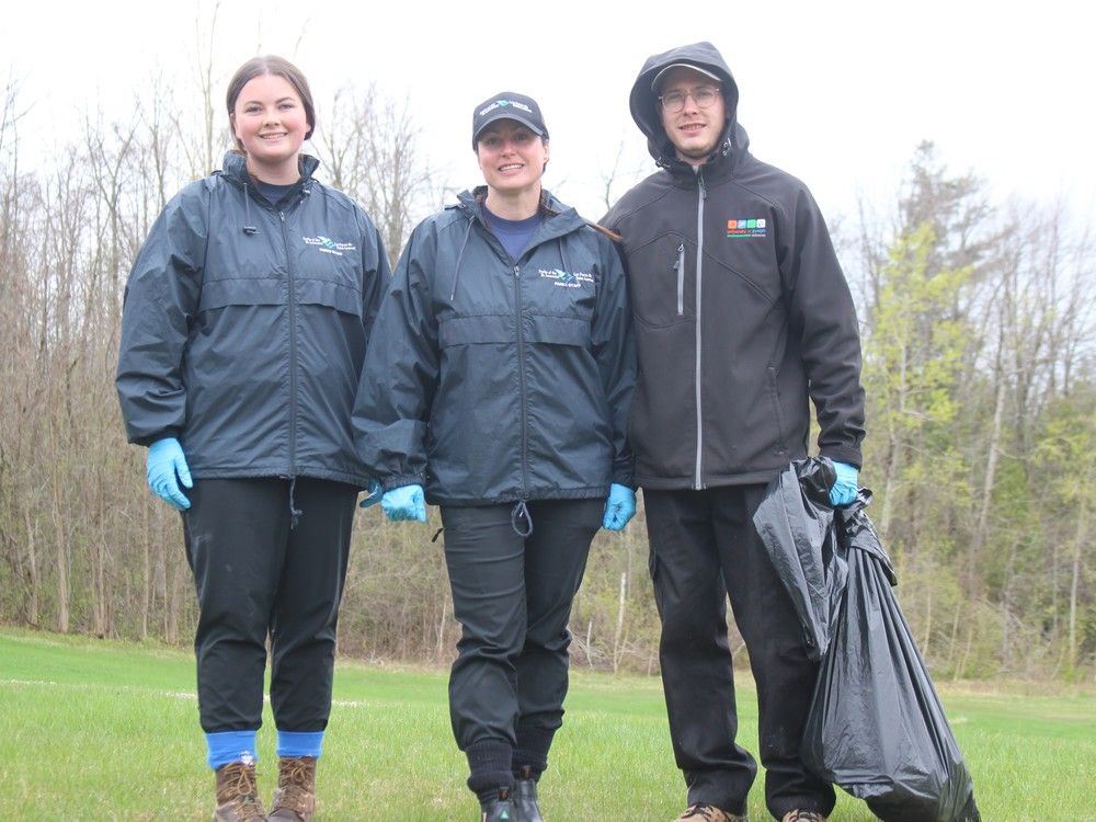 Great River Cleanup targets pretty (and dirty) Long Sault Parkway ...