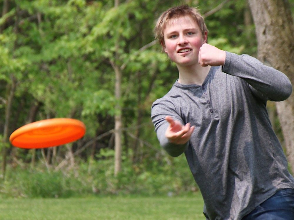 Frisbee in Canatara | The Sarnia Observer