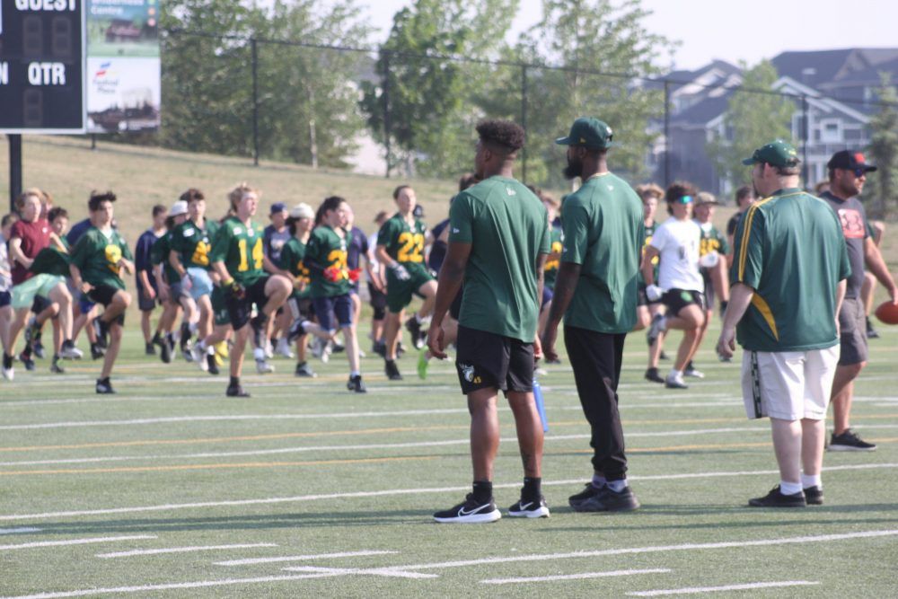 Edmonton Elks pays special visit to Sherwood Park’s minor football ...