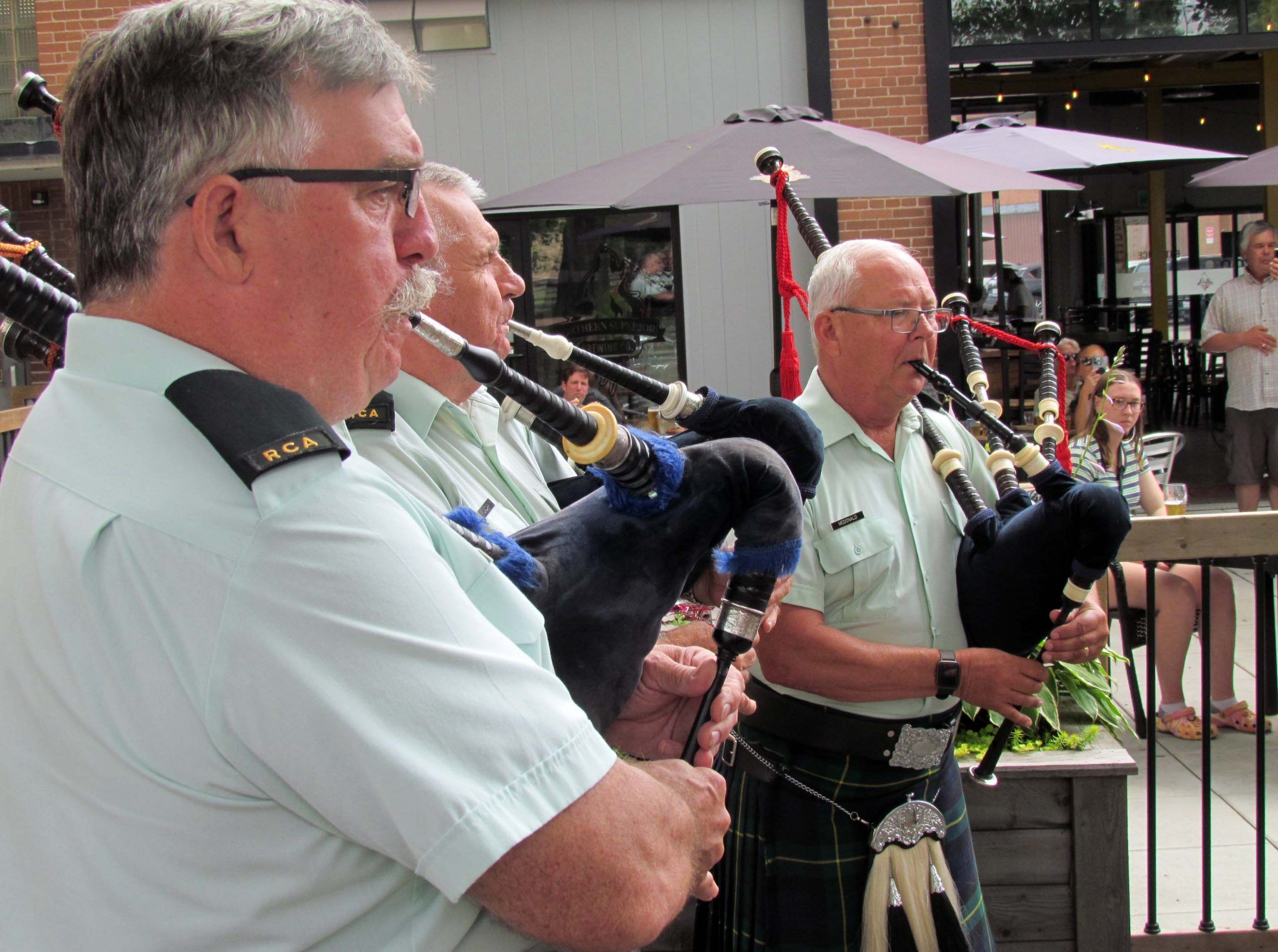 Sault Ste. Marie pipers entertain pub | Sault Star