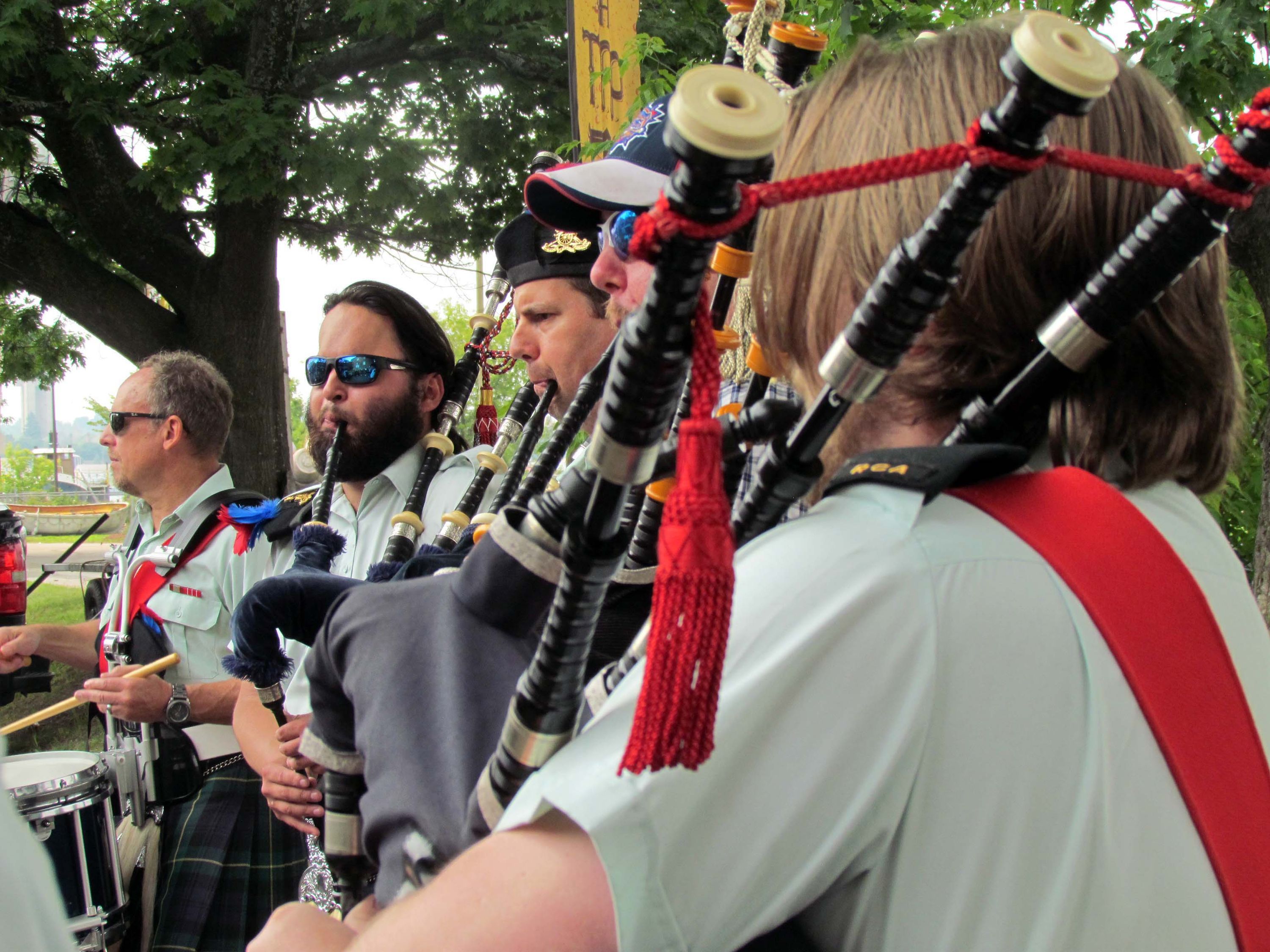 Sault Ste. Marie pipers entertain pub | Sault Star