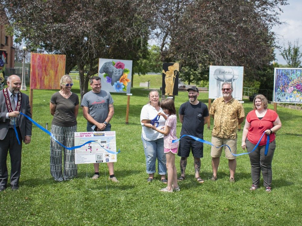 Community Art Walk on now through Thanksgiving in downtown Pembroke ...