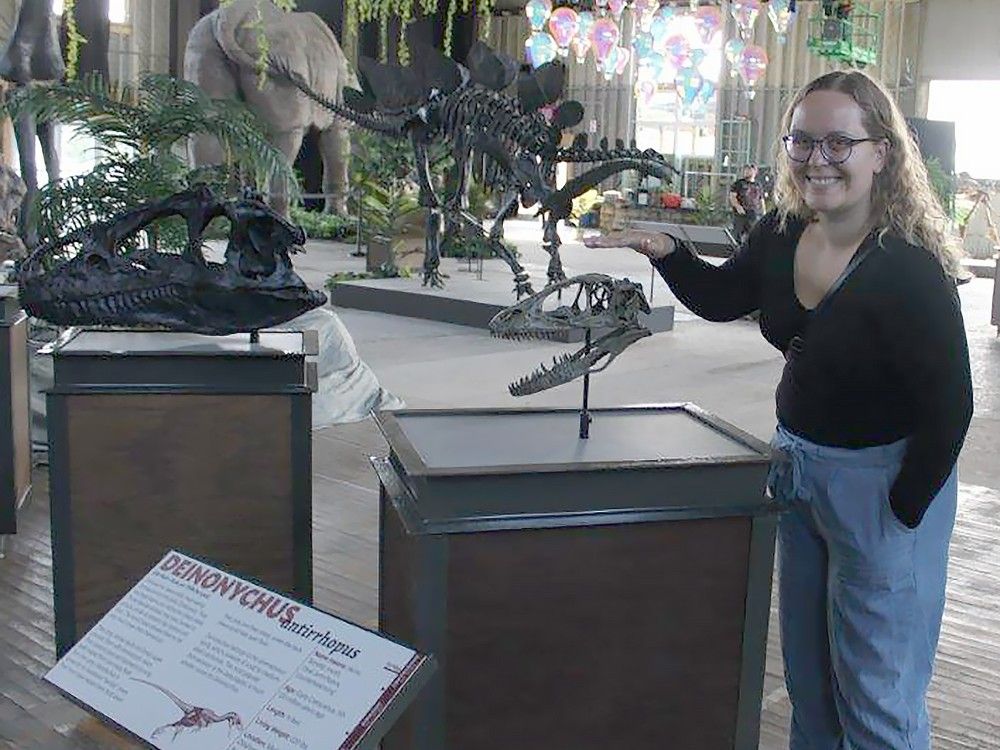 Base 31 welcomes dinosaurs | Belleville Intelligencer