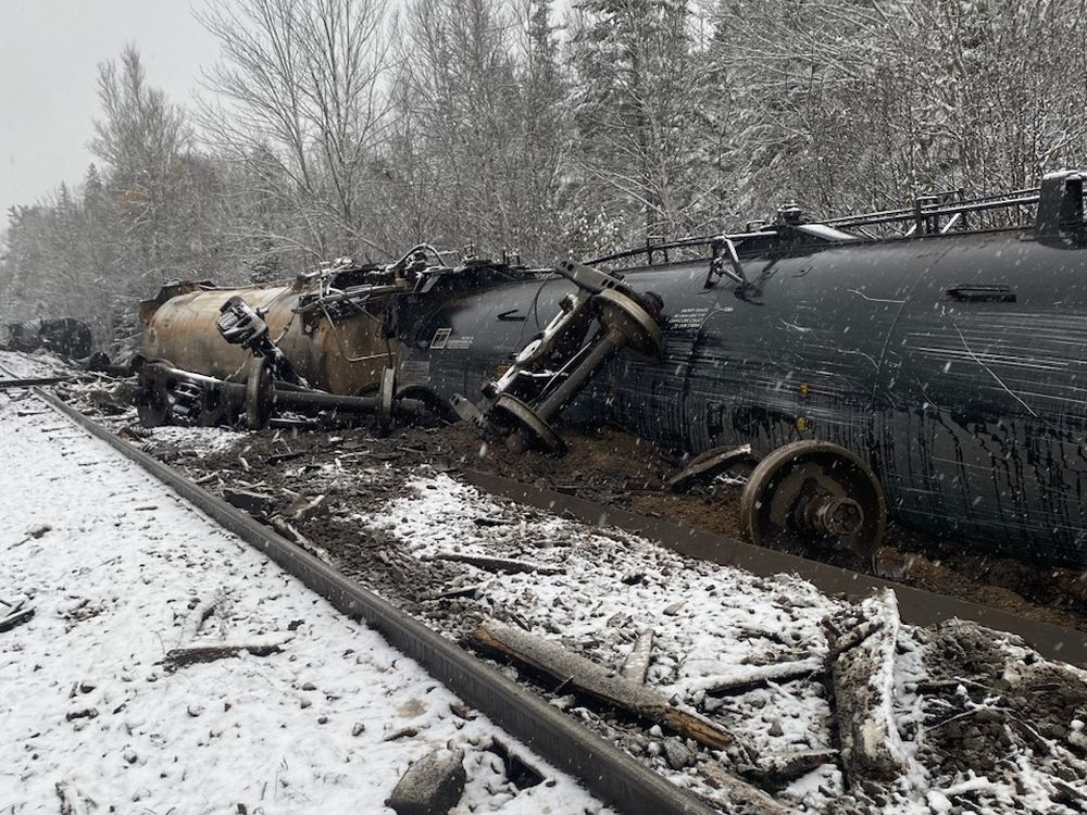 Undetected rail flaw caused derailment, chemical spill: report ...