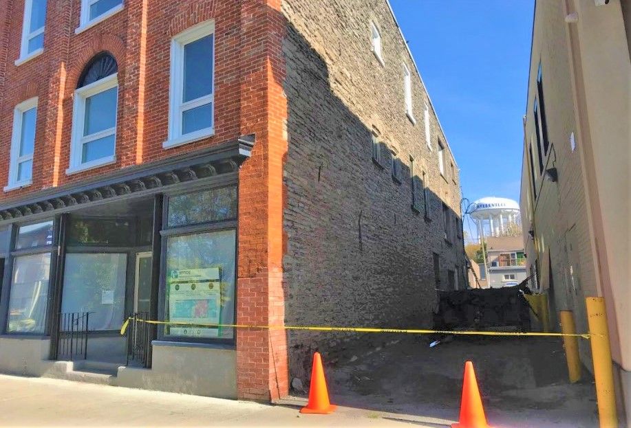 Downtown building owners square off over shared laneway | Belleville ...