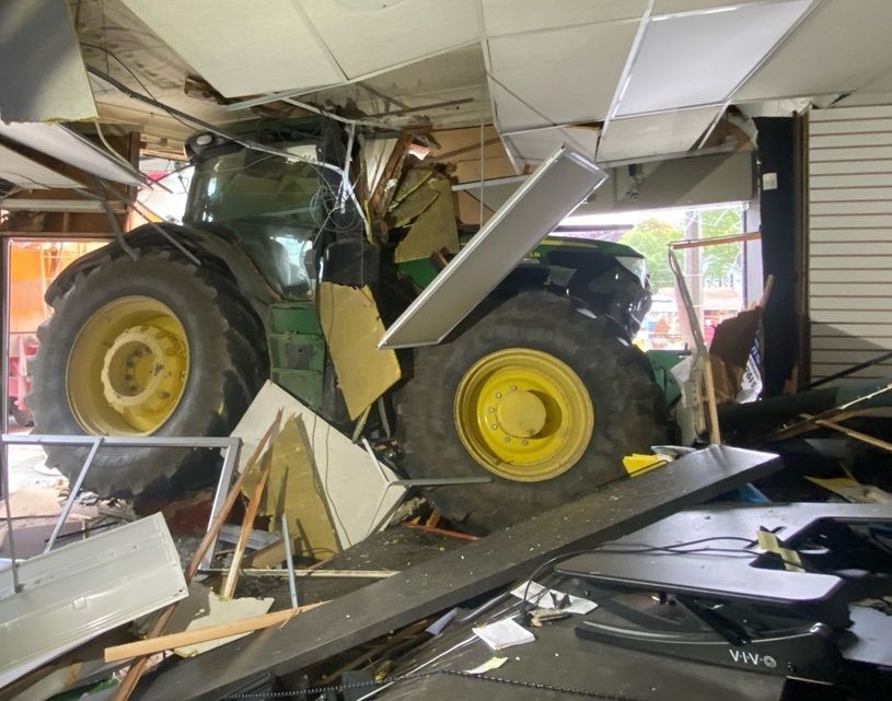 Careless driving charge laid in tractor crash | Ontario Farmer Careless driving charge laid in tractor crash | Ontario Farmer
