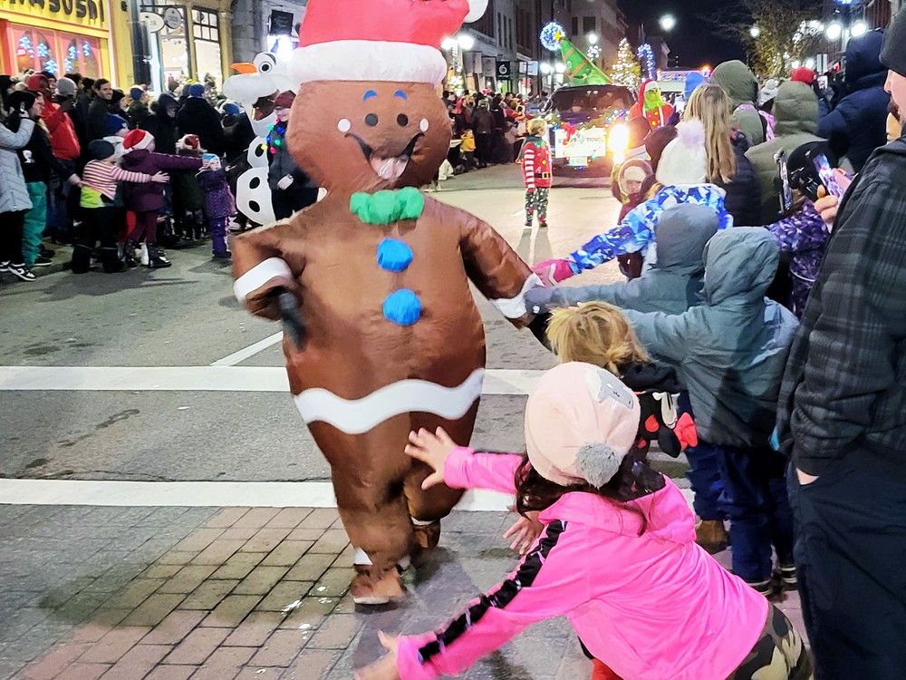Thousands revel in Kingston's Nighttime Santa Parade | The Kingston ...