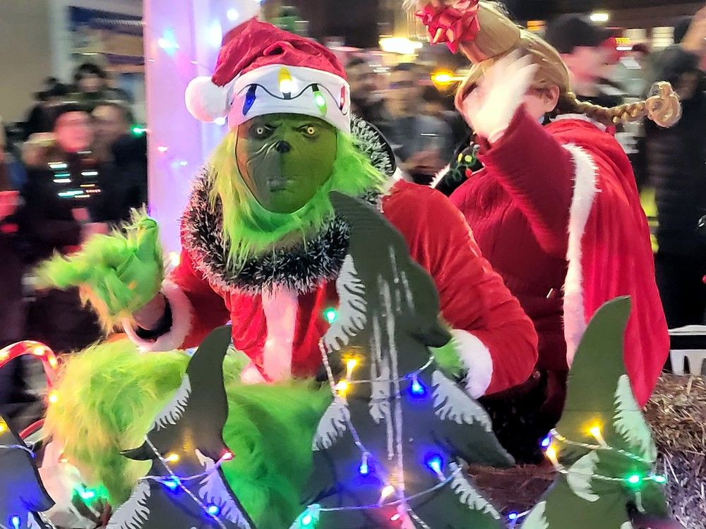 Thousands revel in Kingston's Nighttime Santa Parade | Cornwall ...